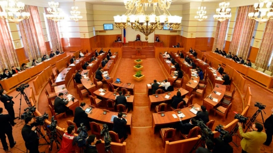 Үндсэн хуулийн цэцийн дүгнэлтийг хэлэлцэж байна