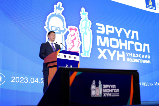 У Хүрэлсүх Эрүүл хүн гэр бүл хамт олны төлөө үндэстнээрээ