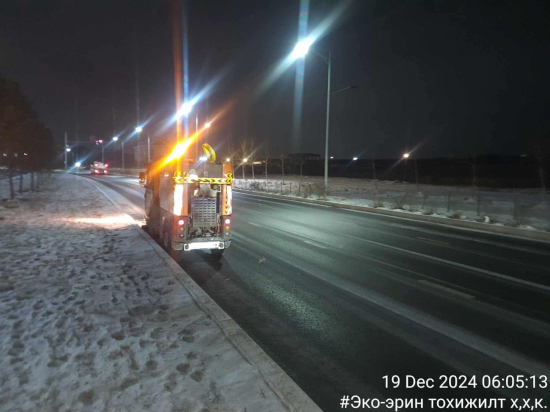 Хан Уул дүүргийн хэмжээнд зам талбайн цэвэрлэгээ үргэлжилж байна